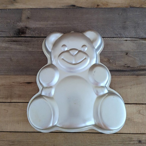 Wilton | Kitchen | Vintage 982 Huggable Teddy Bear Wilton Aluminum Cake ...